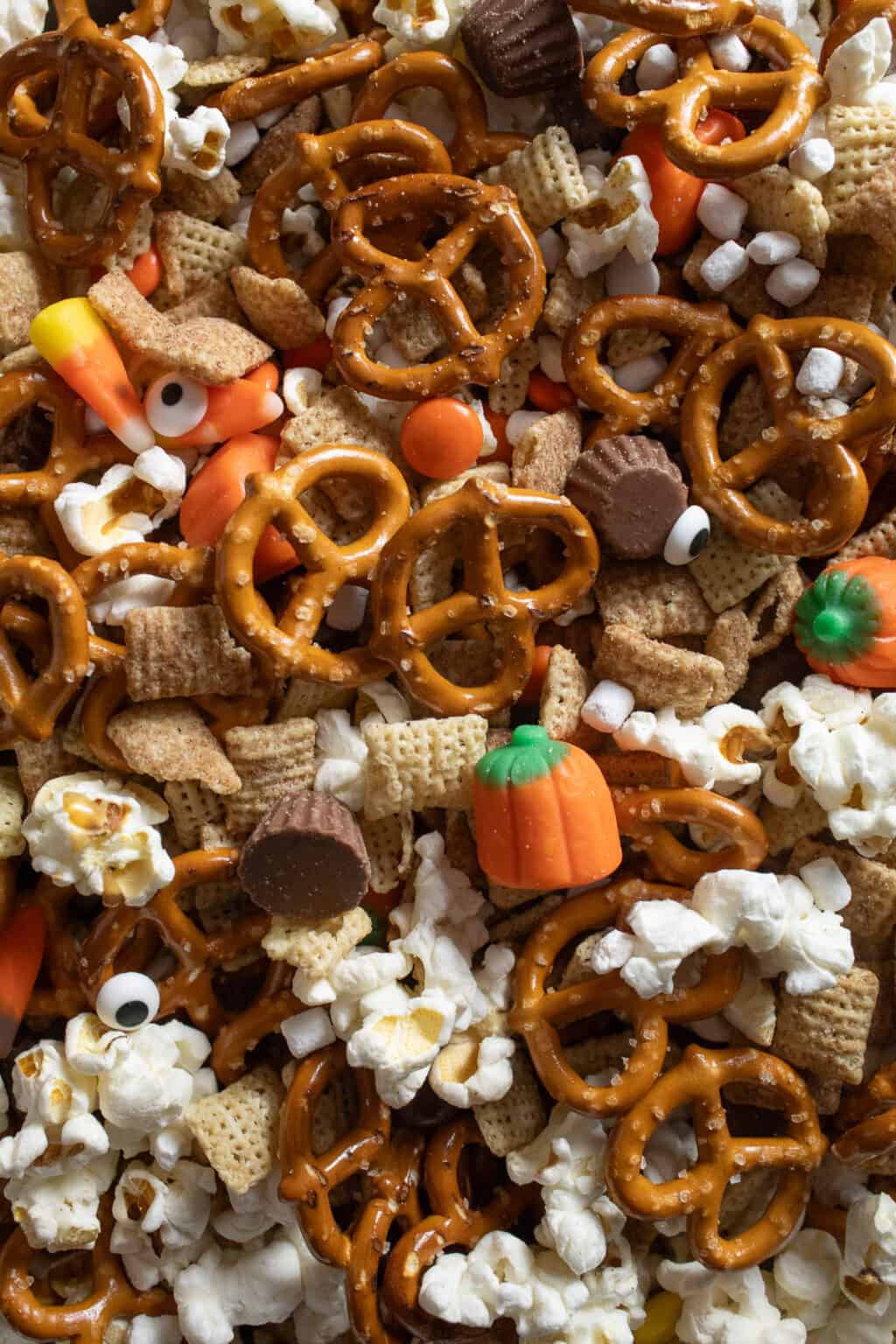 Halloween Snack Mix (5 Minute No Bake Recipe) | Plan. Eat. Post. Repeat.